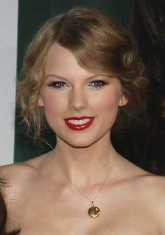 Taylor Swift quietly donates $15K to firefighter who saved family in ...
