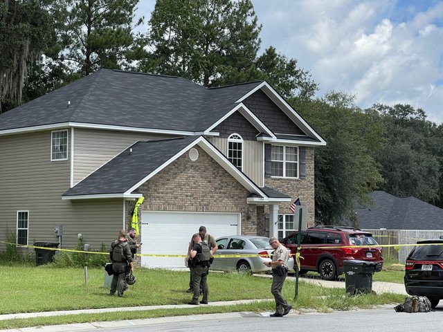 Hostage standoff ends in gunfire, suspect's death - Coastal Courier
