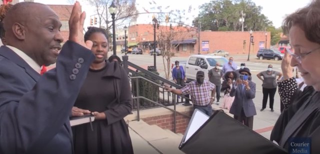 VIDEO: New Riceboro mayor sworn in - Coastal Courier