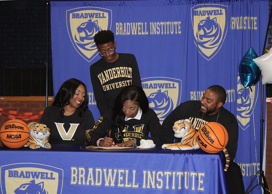 Bradwell star Gilmore signs with Vanderbilt - Coastal Courier