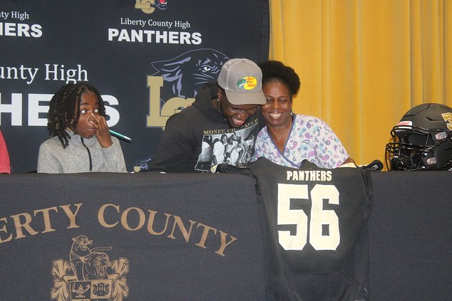 Guerrero, Bradwell sign letters of intent - Coastal Courier